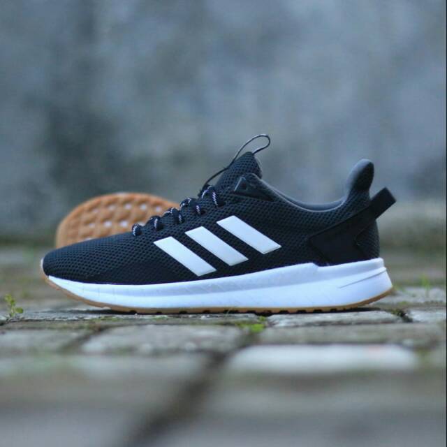 Jual Sepatu Adidas Questar Ride Black Light List White Sole Gum ...