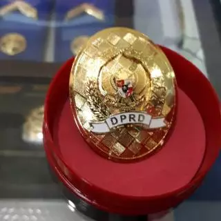 Jual pin dprd Harga Terbaik & Termurah Mei 2024 | Shopee Indonesia