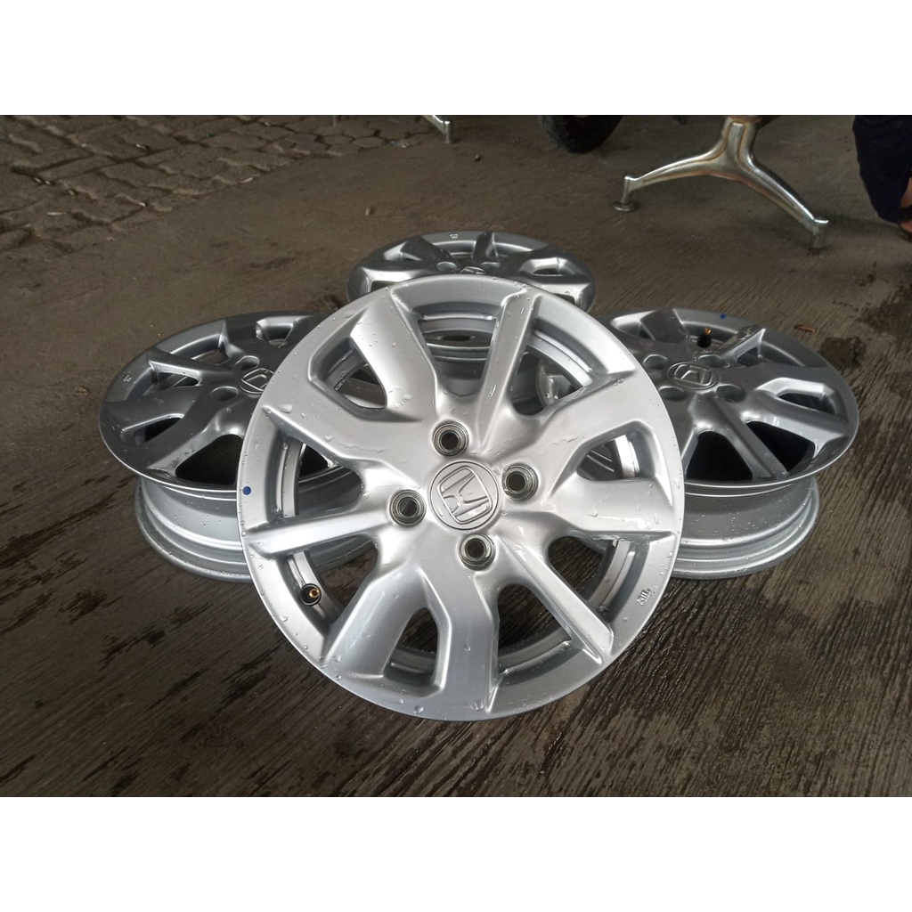 Jual velg mobil bekas ring 14 warna silver baut 4x100 copotan mobil honda brio satya | Shopee ...