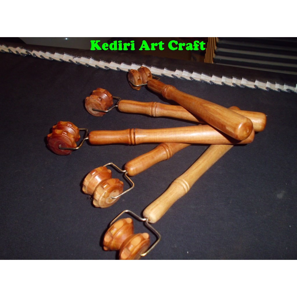 Jual JUAL PRODUK ASLI Alat Pijat Kayu Mahuni Model roda 02 US KEDIRI ...