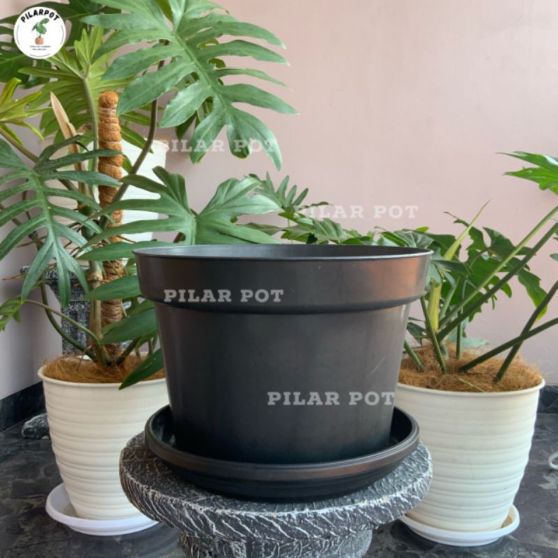 Jual POT BUNGA TANAMAN PLASTIK HITAM 30 POLOS + TATAKAN BAWAH | Shopee ...