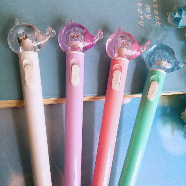 Jual Pulpen Lampu LED Ikan Paus Bening / Pulpen Lampu Warna Warni ...