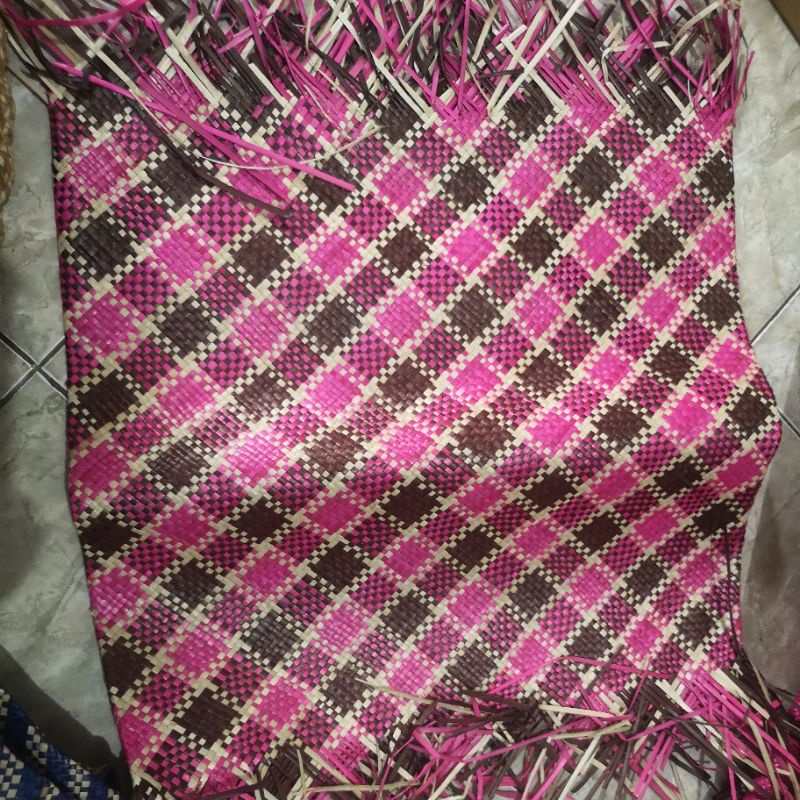 Jual Anyaman tikar longsong pandan GERAISURYA bahan tas dompet | Shopee ...