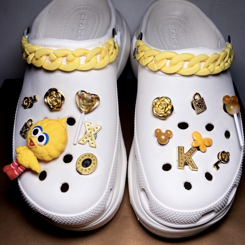 Jual Jibbitz Crocs Charm / Hiasan Tempelan Crocs (Goldie) | Shopee ...