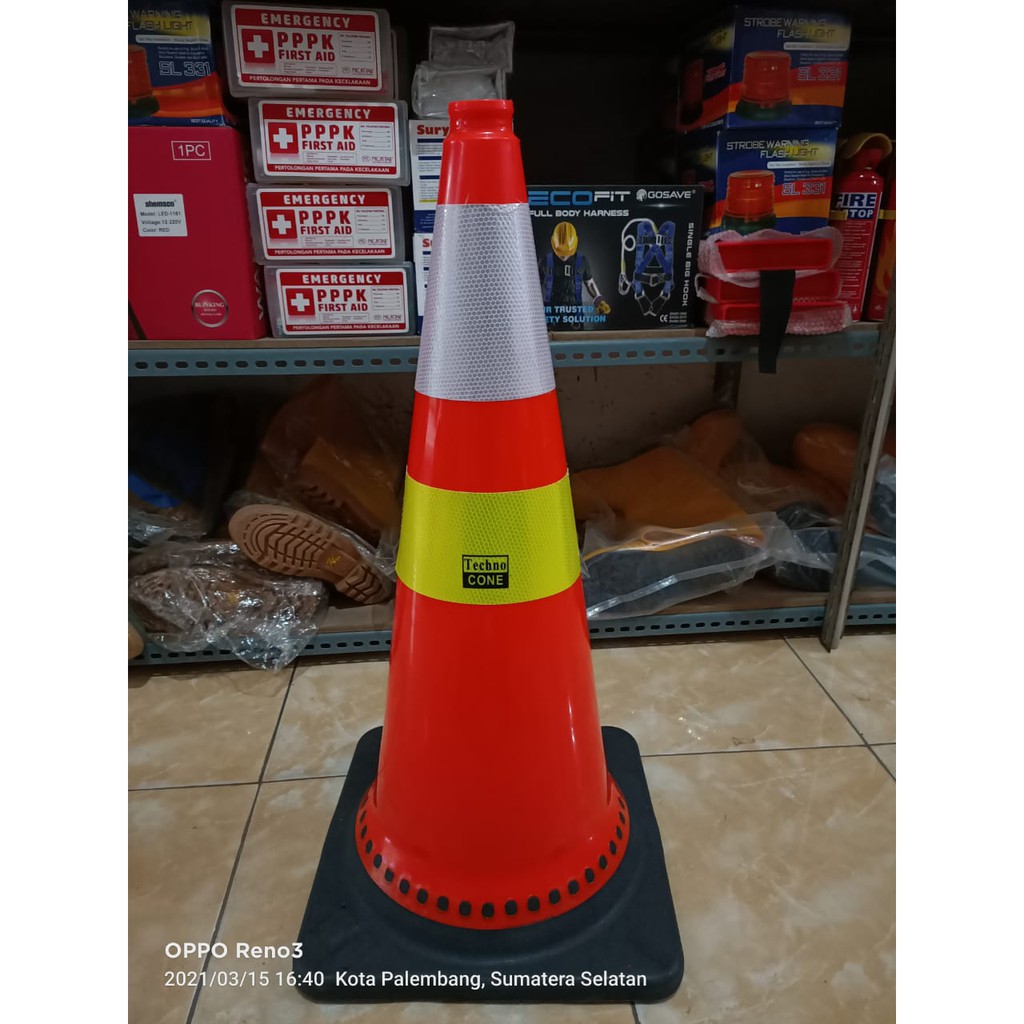 Jual Traffic cone / kerucut base hitam merk techno | Shopee Indonesia