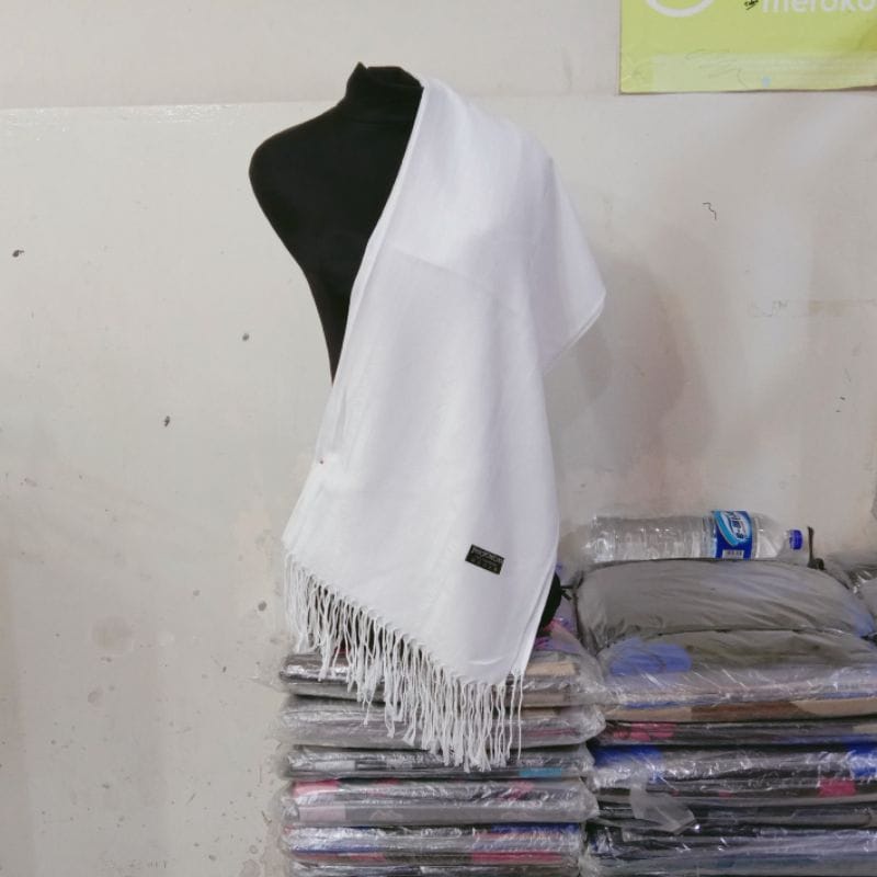 Jual SYAL//PASHMINA PUTIH MOTIF POLOS || SYAL POLOS || SCARF PUTIH ...