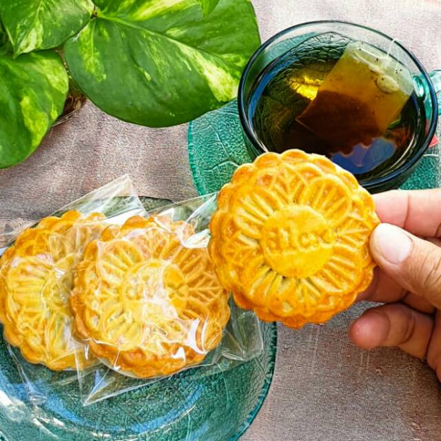 Jual NASTAR, dengan isian selai nanas, rosella dan durian. Enaaakkk ...