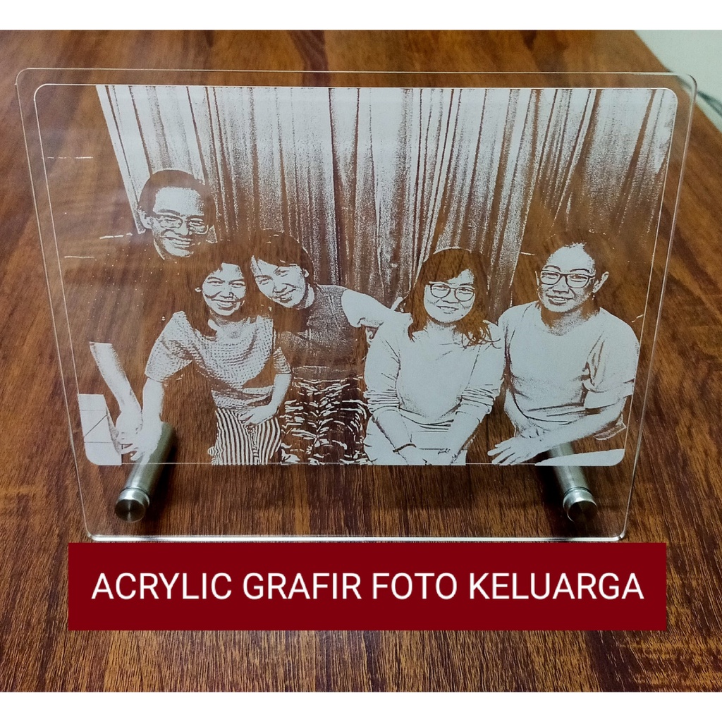 Jual HADIAH KADO PLAKAT CUSTOM GRAFIR ACRYLIC FOTO KELUARGA FOTO WISUDA FOTO EVENT HADIAH GIFT ...