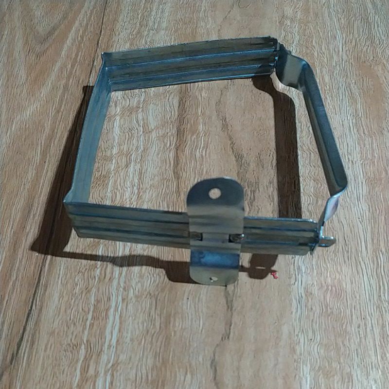 Jual gantungan talang air besi kotak /klem penyangga talang air /cagak ...