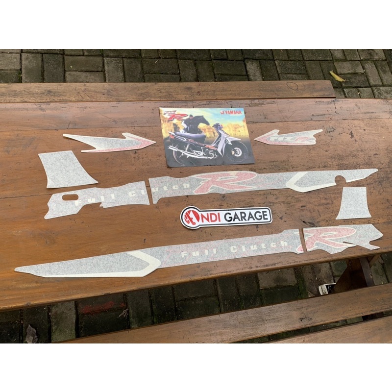 Jual sticker f1zr 2001 silver hitam ritrama | Shopee Indonesia