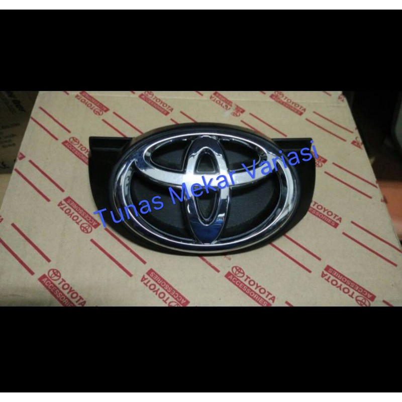 Jual Logo Grill Toyota Innova 2008 sd 2010 Original plus Bracket ...