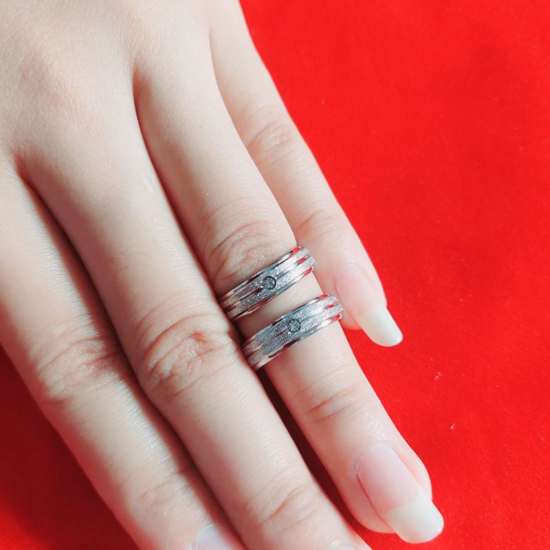 Jual Cincin Couple Titanium Garis Pasir mata satu warna Silver Anti ...
