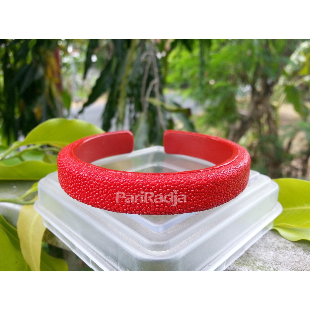Jual Gelang kulit ikan pari 1 cm | Shopee Indonesia