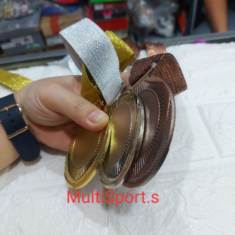 Jual MENDALI LOGAM IMPORT GOLD SILVER PERUNGGU | Shopee Indonesia