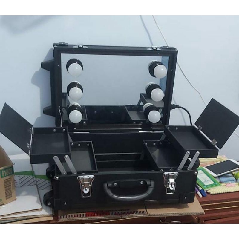 Jual BEAUTY CASE KOPER MAKEUP 4 RAK 6 LAMPU BEAUTYCASE HITAM BAGUS ...