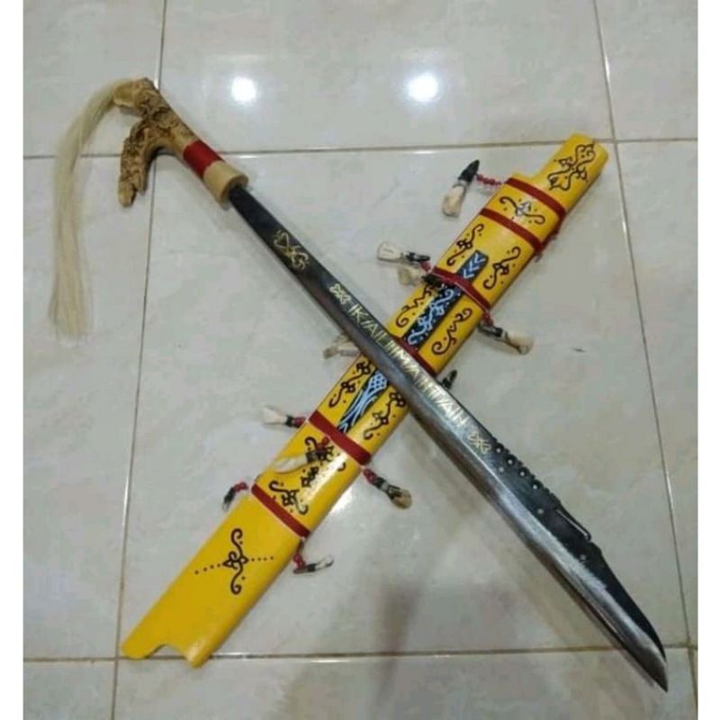 Jual Mandau Beraneka Ragam Motif Golok Parang Senjata Dayak Pusaka Khas ...
