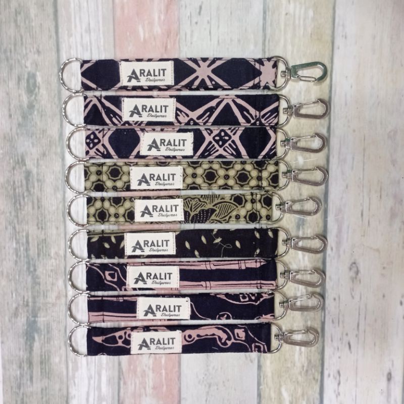 Jual Termurah! Gantungan kunci dan tas keren dan simple motif batik ...