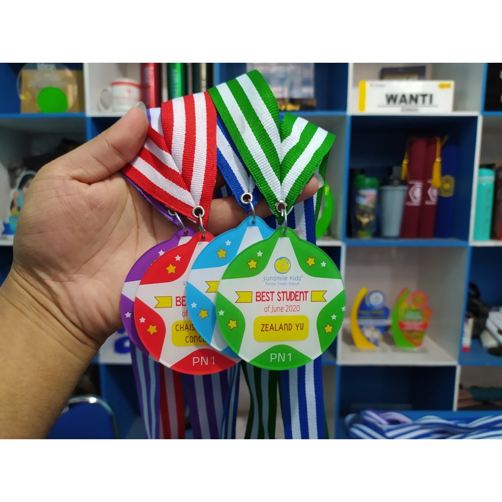 Jual JUAL MEDALI CUSTOM / MENDALI AKRILIK / GORDON WISUDA / MEDALI ...