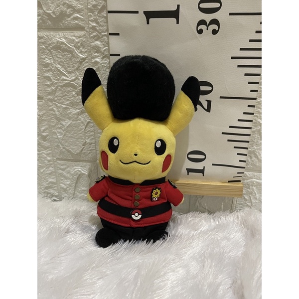 Jual pikachu london guard plush | Shopee Indonesia