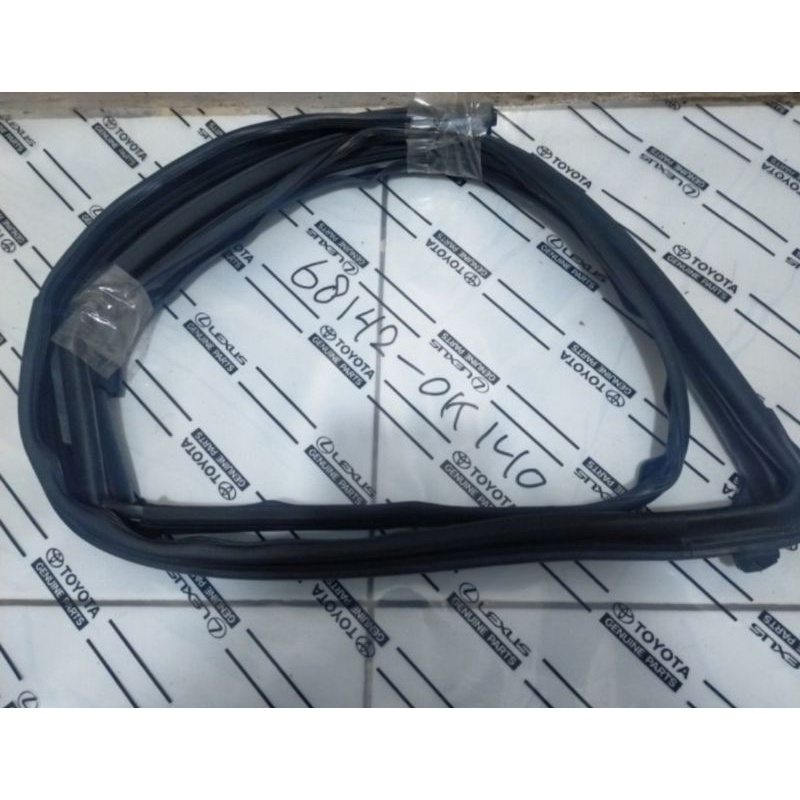Jual karet kaca Run Glass channel pintu belakang kanan Fortuner vrz ...