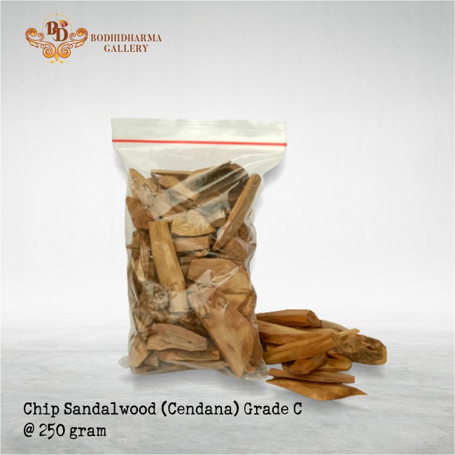Jual Kepingan Kayu Cendana Chip Sandalwood Grade C 250 gram | Shopee ...
