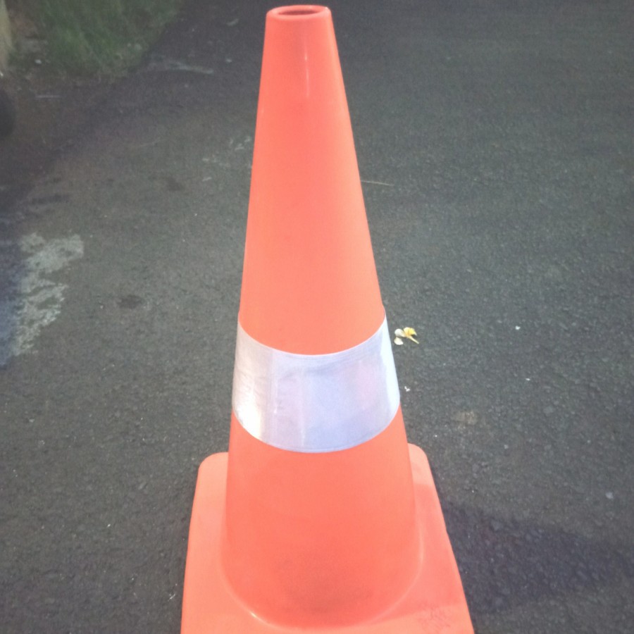 Jual Cone Kerucut Safety Lalu Lintas 70cm | Shopee Indonesia