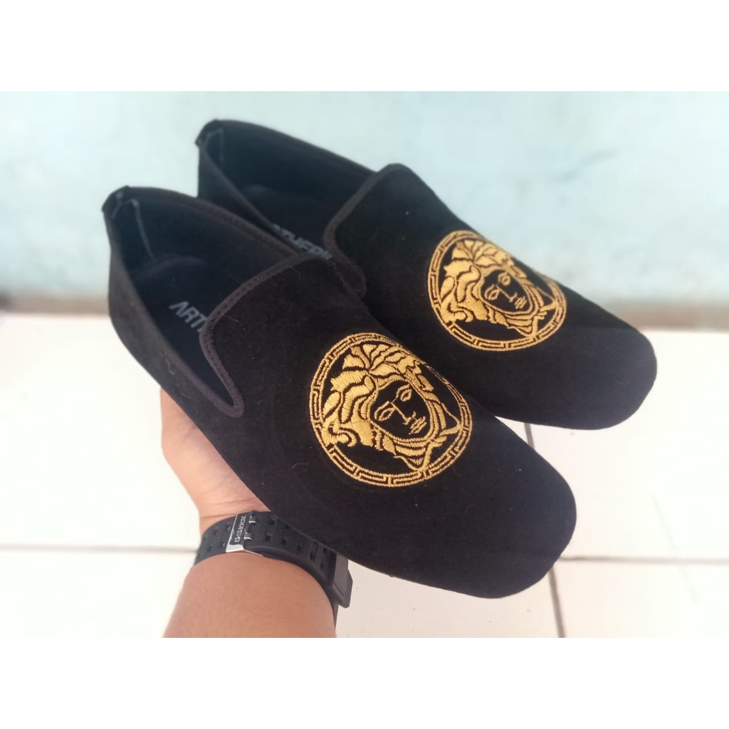 Jual SEPATU VERSACE PRIA SLIP ON SEPATU SANTAI | Shopee Indonesia