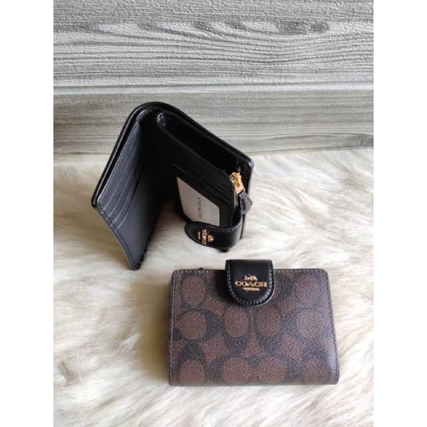 Jual Coach Medium Corner Zip Wallet In Signature Canvas (C0082 ...