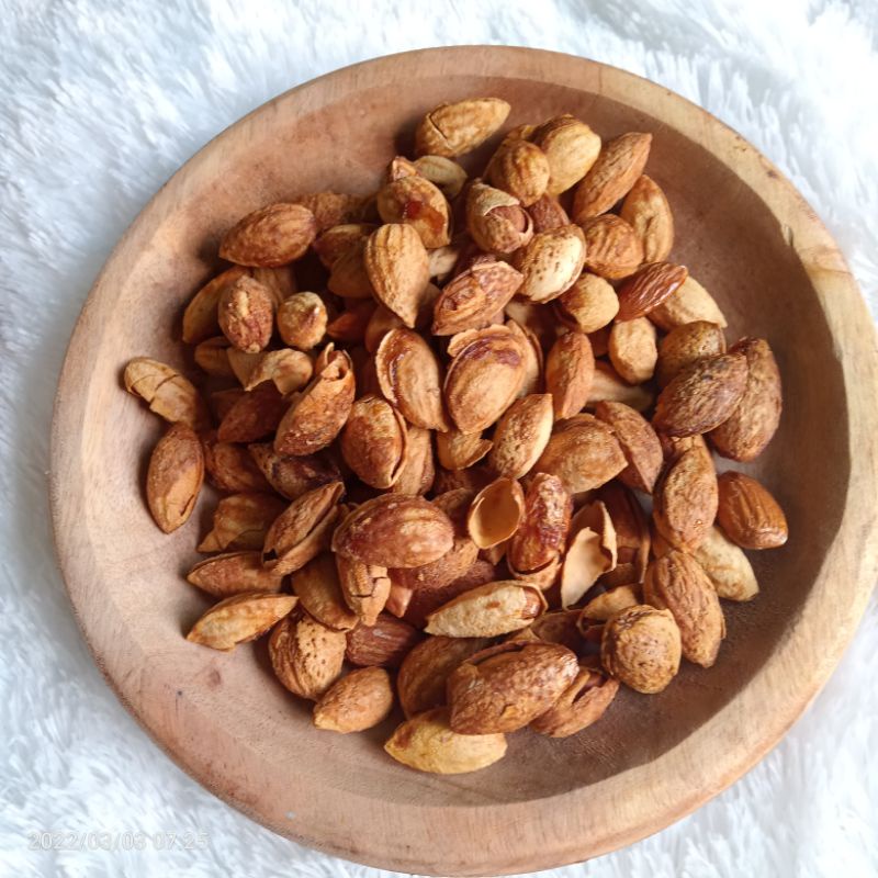 Jual kacang almond kulit buttermilk oleh oleh haji 1 kg | Shopee Indonesia