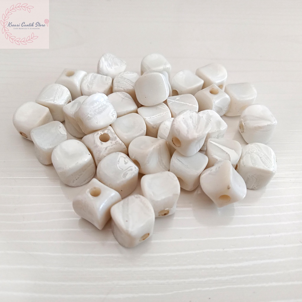 Jual Manik-Manik / Manik Kotak / Mote Kotak Corak Lilin Warna - Putih ...