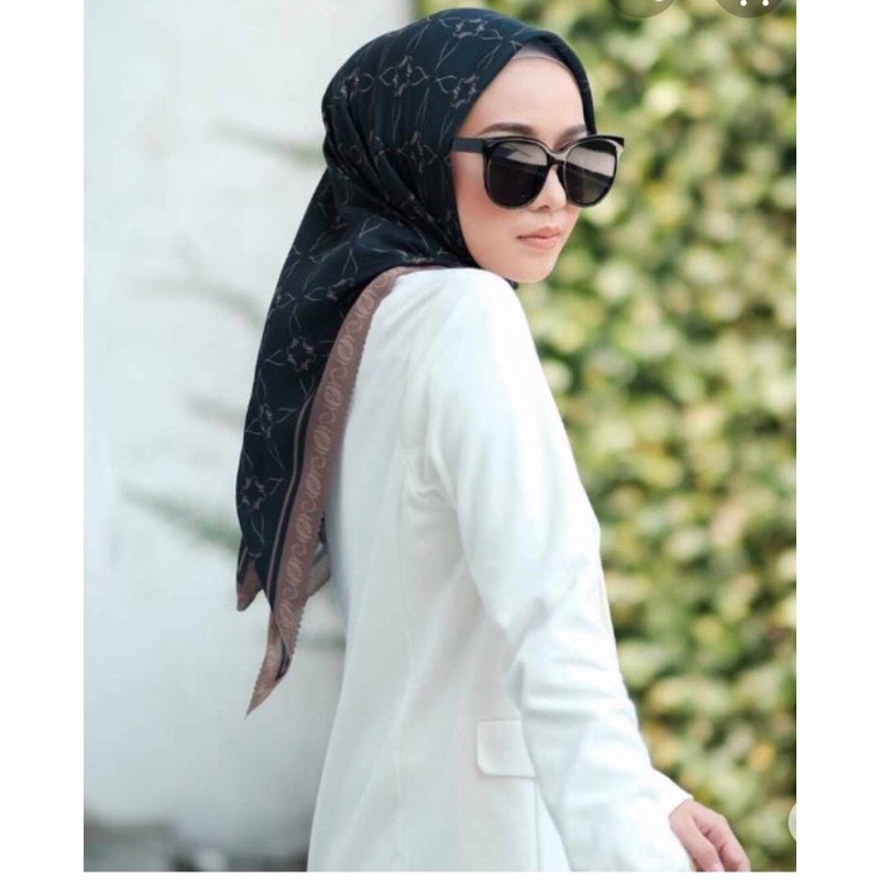 Jual My lady hijab monogram series (black gold) | Shopee Indonesia
