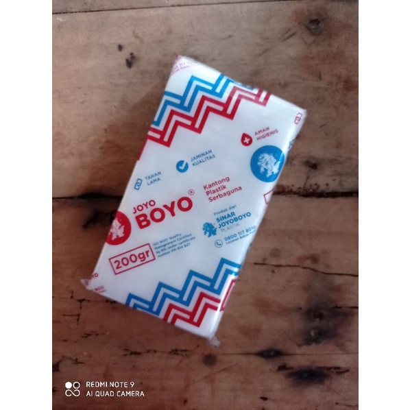 Jual Plastik Es Batu Panjang/ Plastik PE merek sesuai ketersediaan toko ...