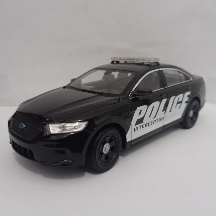 Jual Diecast Ford police interceptor Welly 1:24 mobil polisi mainan ...