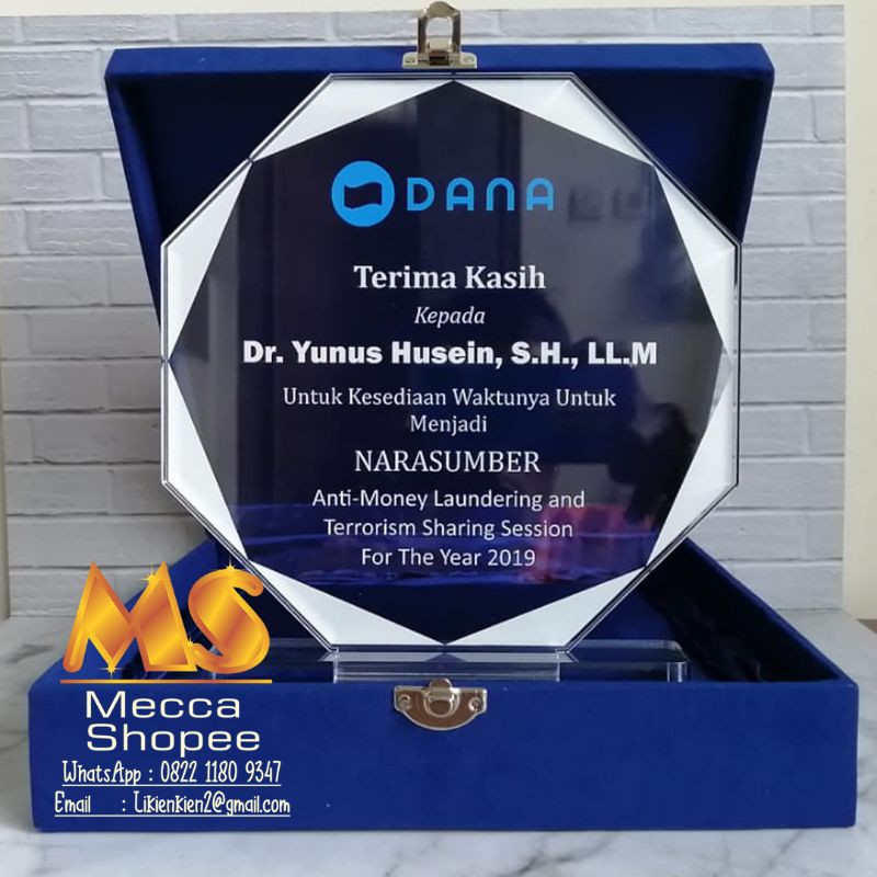 Jual Trophy Plakat Piala Penghargaan Vandel Akrilik 8mm + Box Bludru ...