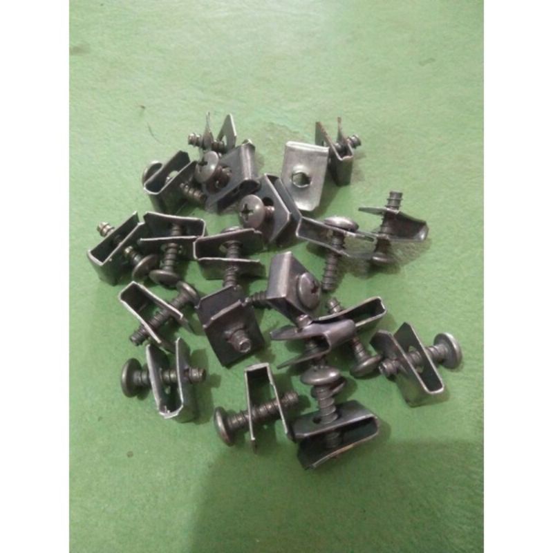 Jual baut bodi baut cover + clem skrup body + klip honda Vario beat ...