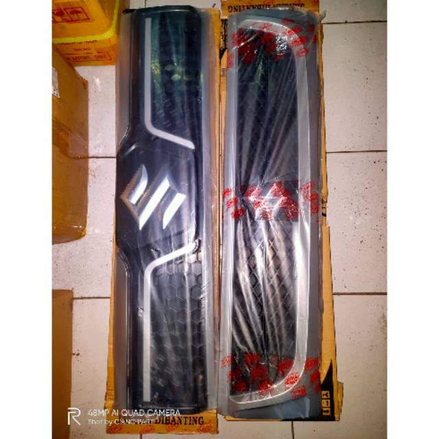 Jual Grill rambang logo suzuki carry futura injeksion S besar dan s kecil harga sama | Shopee ...