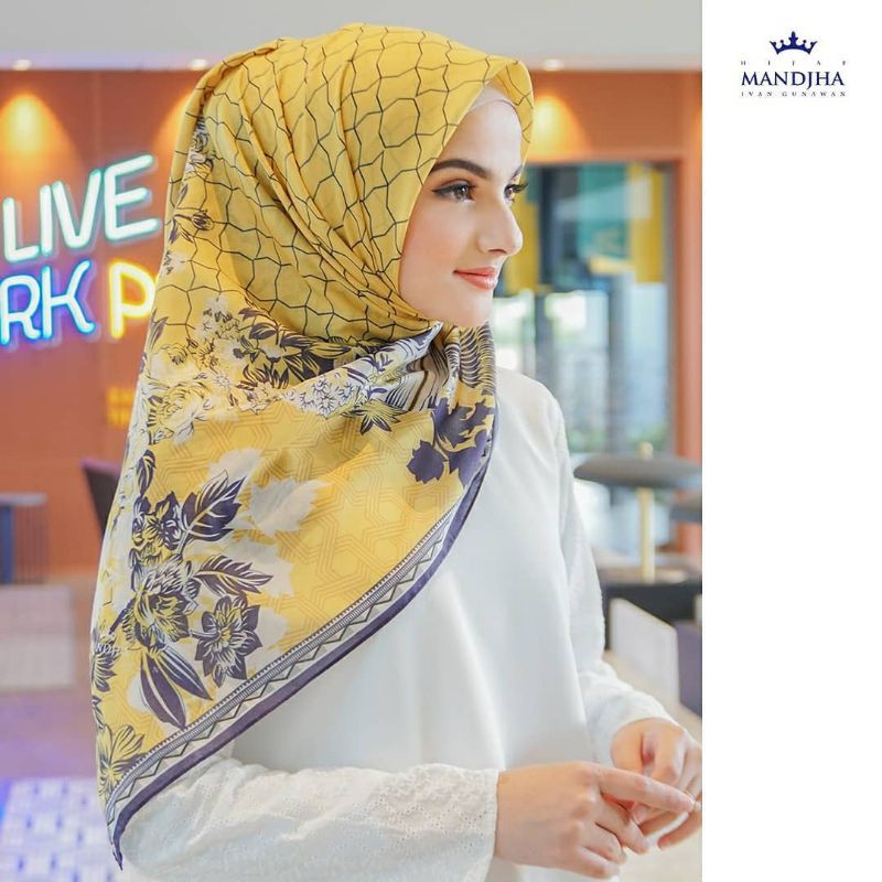 Jual HAPPY EVER AFTER SCARF MANJHA IVAN GUNAWAN | Shopee Indonesia