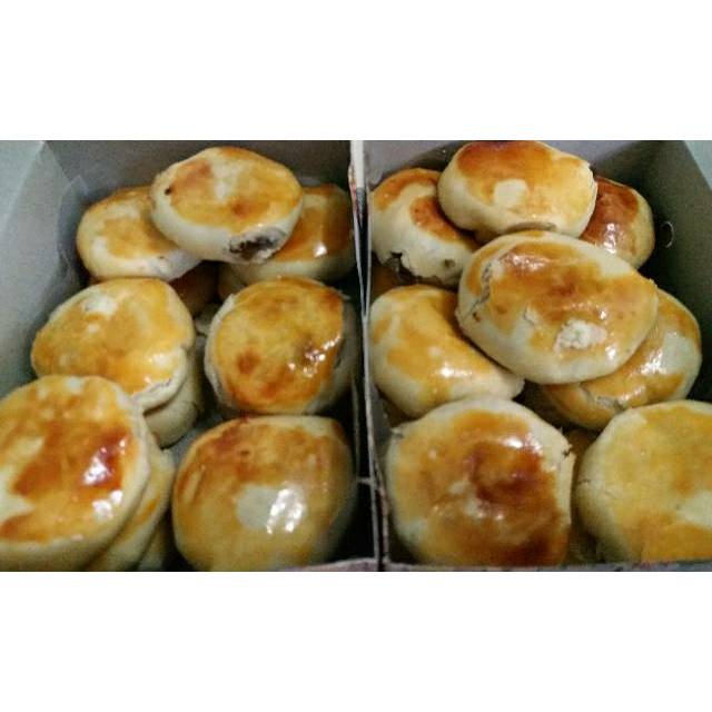 Jual Bakpia Kacang Ijo | Bakpia isi Keju | makanan cemilan isi Kacang ...