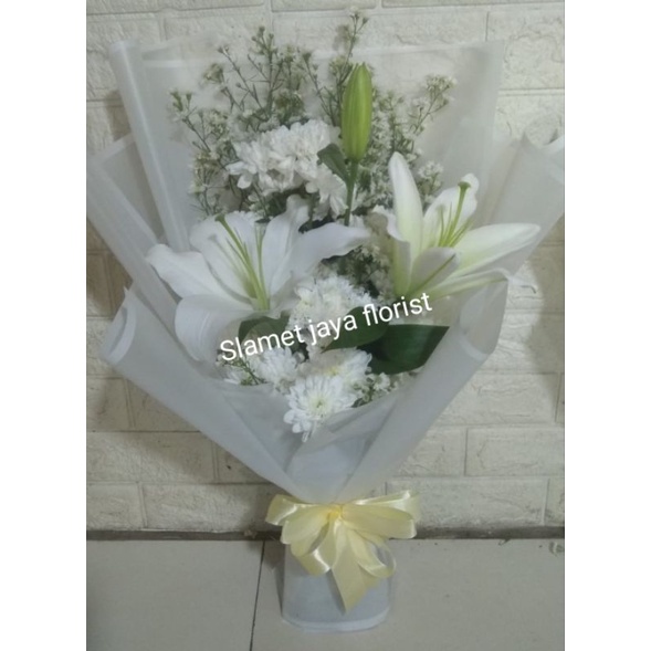Jual buket lily putih/crisan/segar/wangi/kado ultah/wisuda/anniversary ...