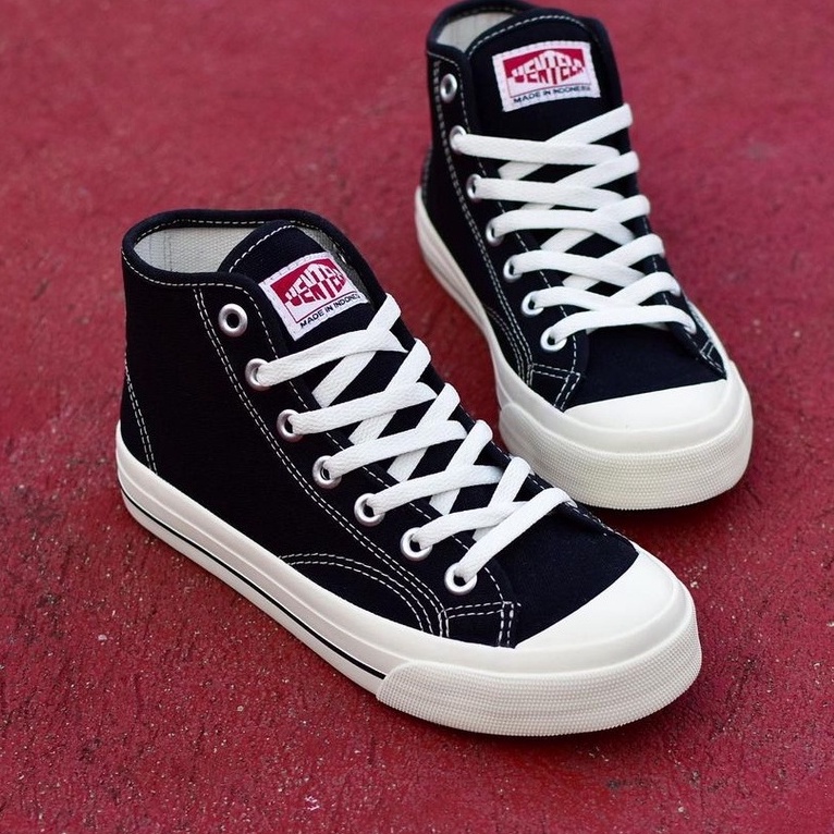 Jual Ventela basic high sepatu vantela black natural/white original official | Shopee Indonesia