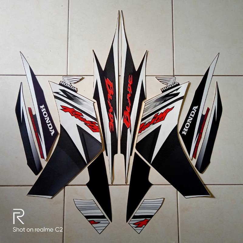 Jual stiker striping motor honda blade racing S 2013 putih-hitam ...