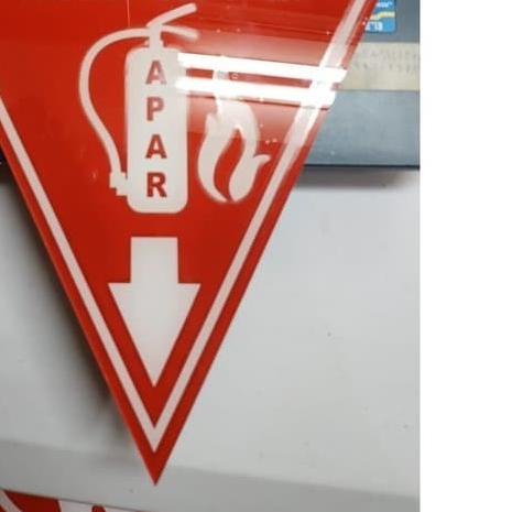 Jual akrilik apar / acrilyc segitiga Tanda Alat Pemadam - 20x20 ...