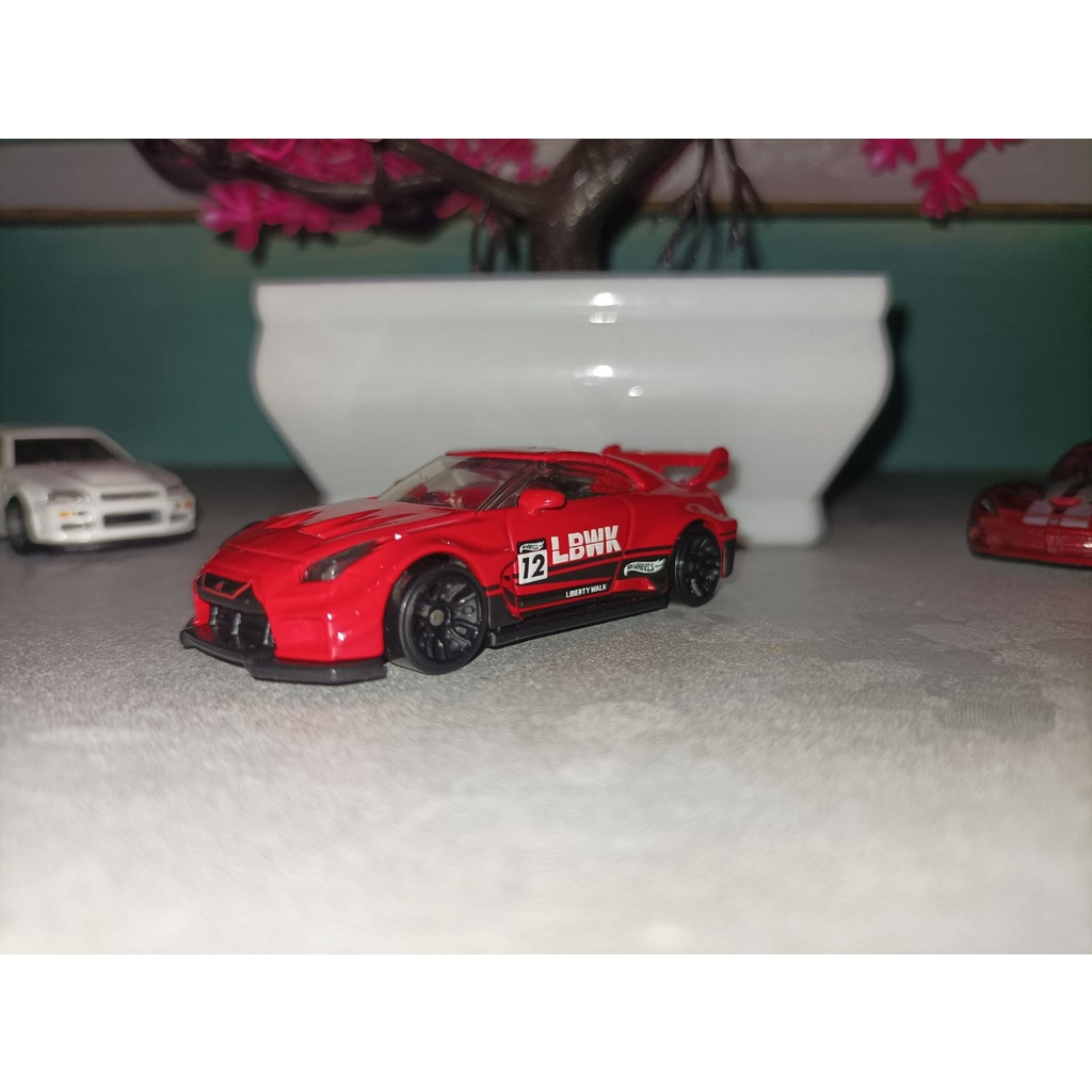 Jual LB Works Silhouette R35/35GT Red (loose) | Shopee Indonesia