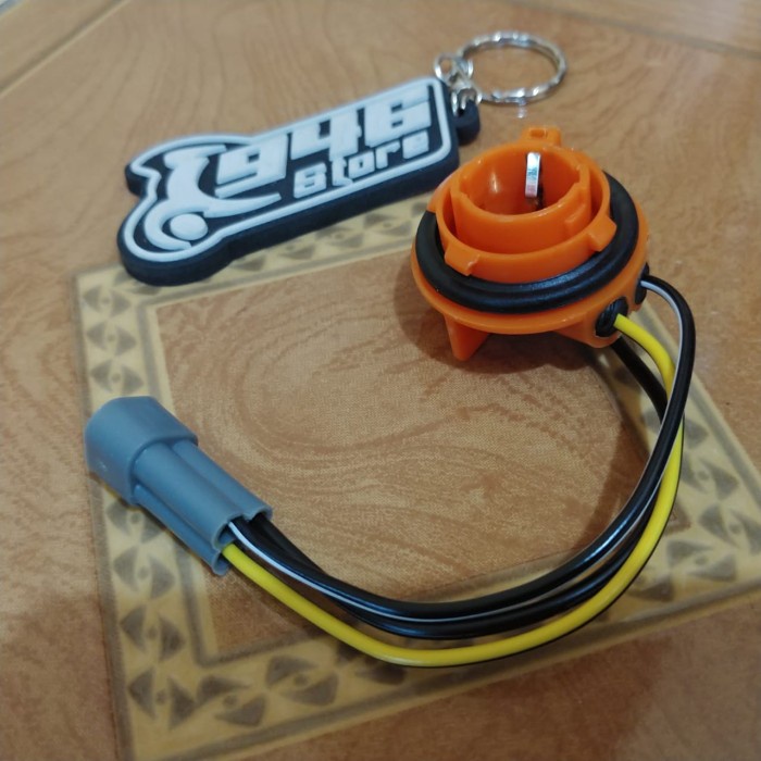 Jual SOCKET FITTING RUMAH LAMPU BELAKANG VESPA S LX 2V 3V IGET | Shopee ...