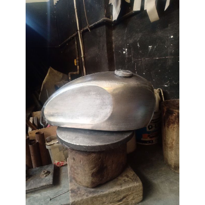 Jual tangki japstyle,tangki british,tangki triumph,tangki custom ...
