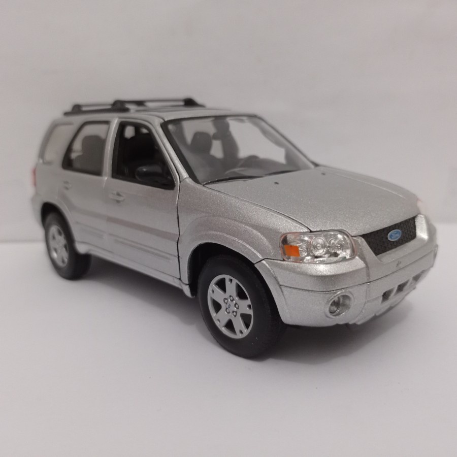 Jual Diecast Mobil Ford Escape limited Welly 1:24 mainan anak koleksi ...
