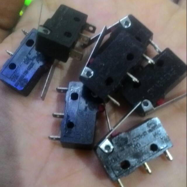 Jual Micro limit switch saklar kecil 3pin gagang 5A 250v Ac bisa no/nc | Shopee Indonesia