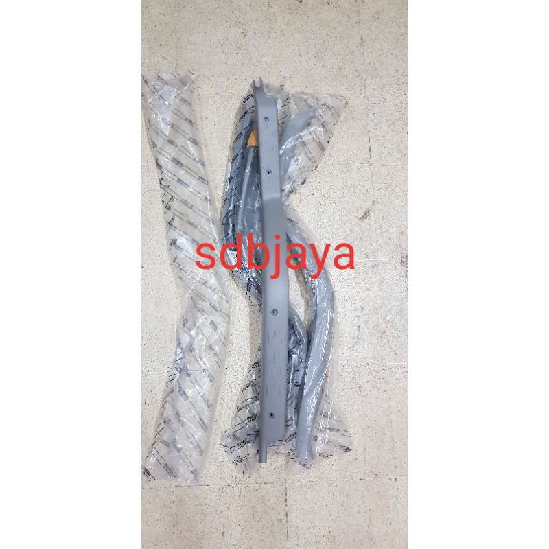 Jual list penjepit karet karpet dyna saurus hino dutro hrg 1set RH LH ...