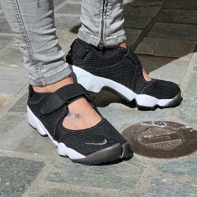 Jual PROMO!! NIKE AIR RIFT BLACK WHITE PREMIUM ORIGINAL / SEPATU NIKE ...