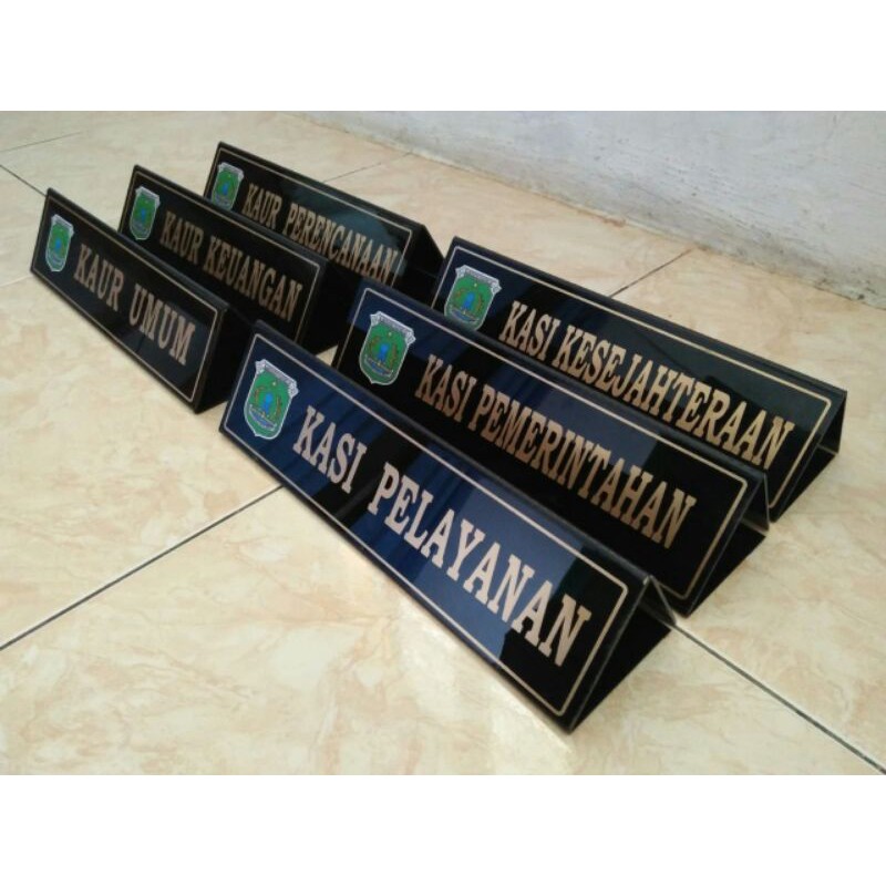 Jual akrilik nama meja/Nama meja kantor/Nama meja Sekolah/Nama Meja ...